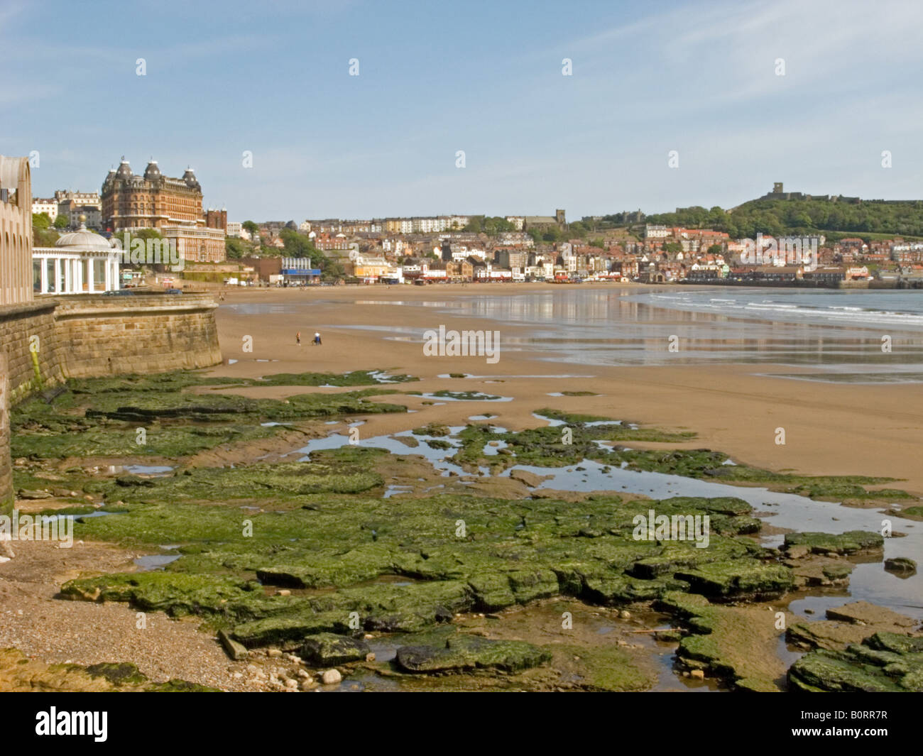Promenade et plage de scarborough Banque de photographies et d’images à ...