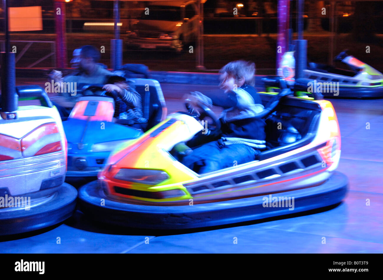 Auto tamponneuse fête foraine Banque de photographies et d’images à ...