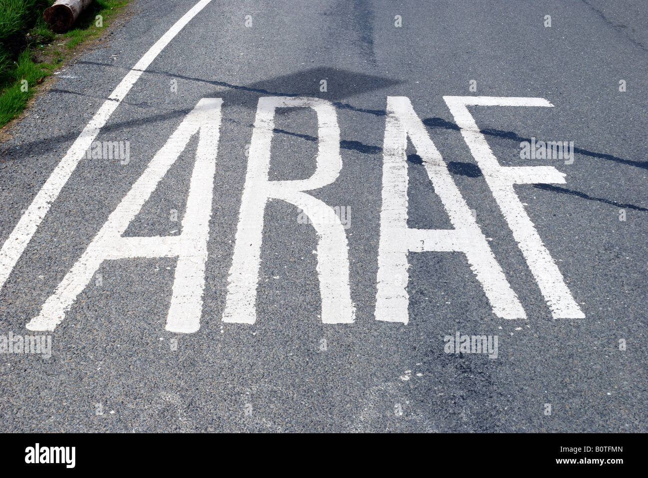 Welsh road sign Banque de photographies et d’images à haute résolution ...