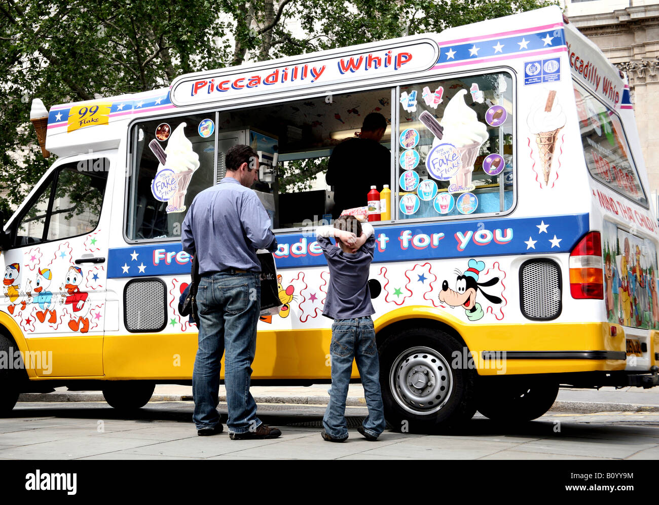 Ice van man Banque de photographies et d’images à haute résolution - Alamy