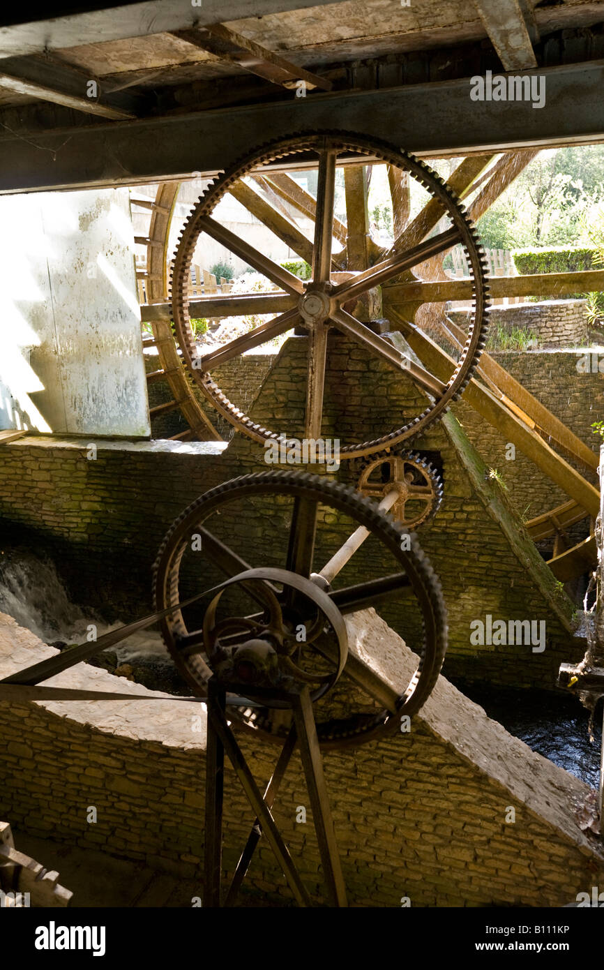 Roue a aubes Banque de photographies et d’images à haute résolution - Alamy