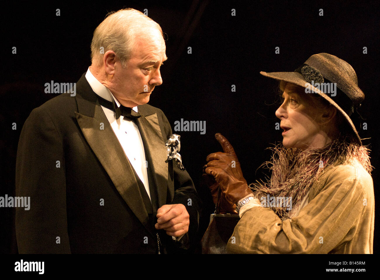 Sheila Steafel comme Mme Brice et David Killick comme Florenz Ziegfeld ...