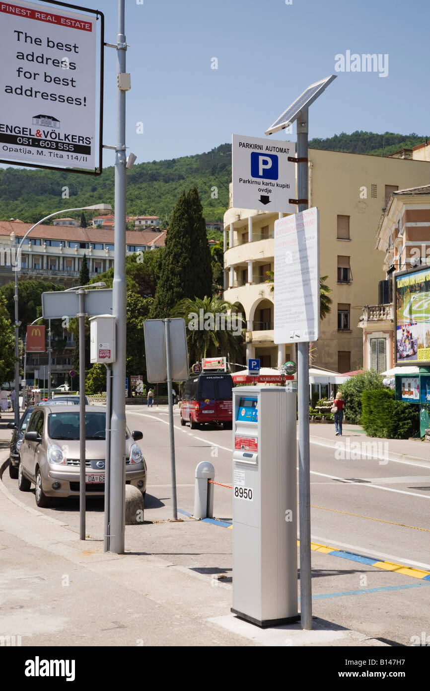 Panneau de signalisation solaire Banque de photographies et d’images à ...