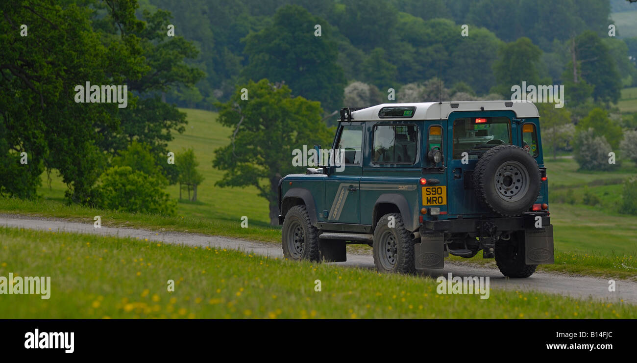 Land rover defender 90 Banque de photographies et d’images à haute ...