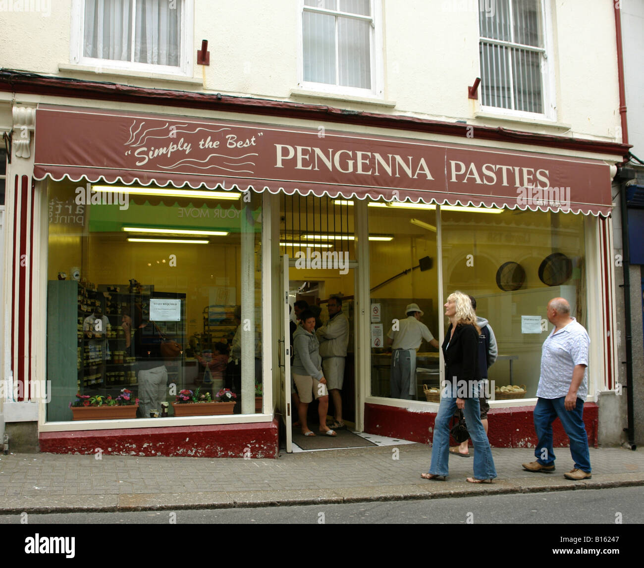 Old english cake shop window Banque de photographies et d’images à ...