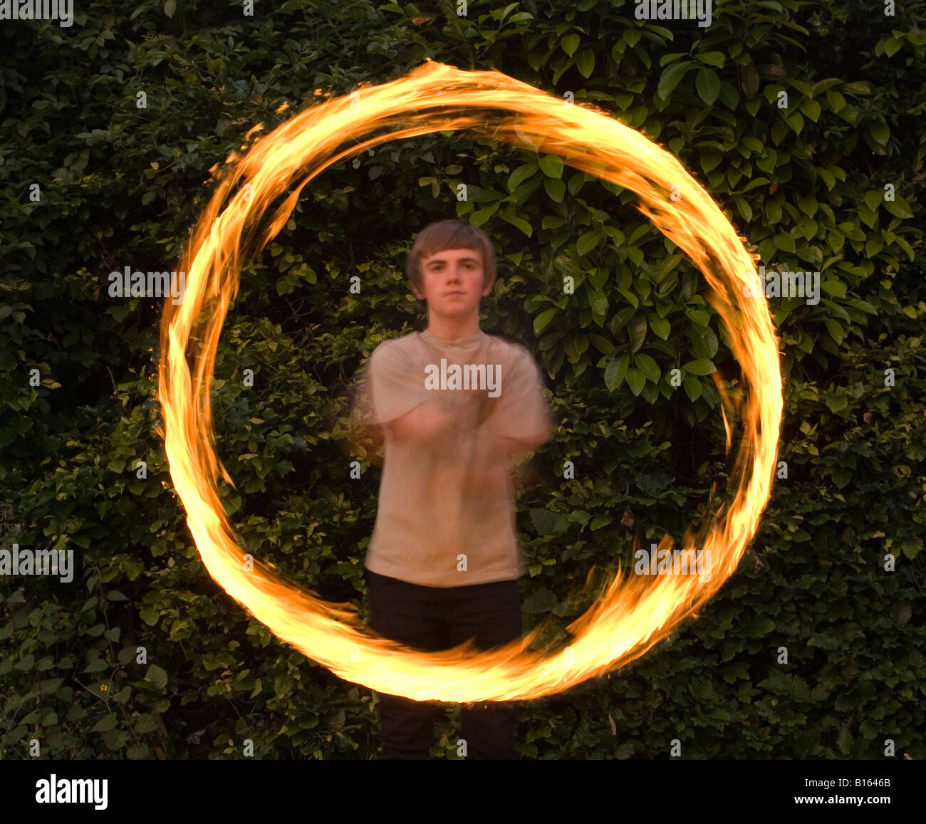 Fire play Banque de photographies et d’images à haute résolution - Alamy