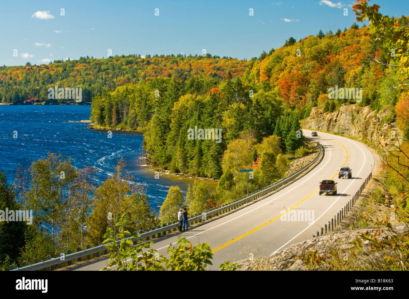 Highway 60 at lake of two rivers Banque de photographies et d’images à ...