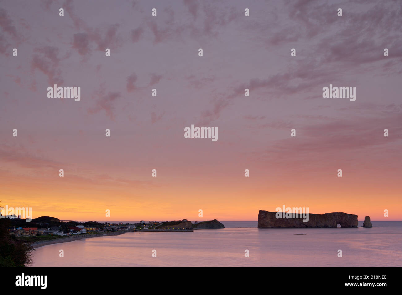 Rocher perc Banque de photographies et d’images à haute résolution - Alamy