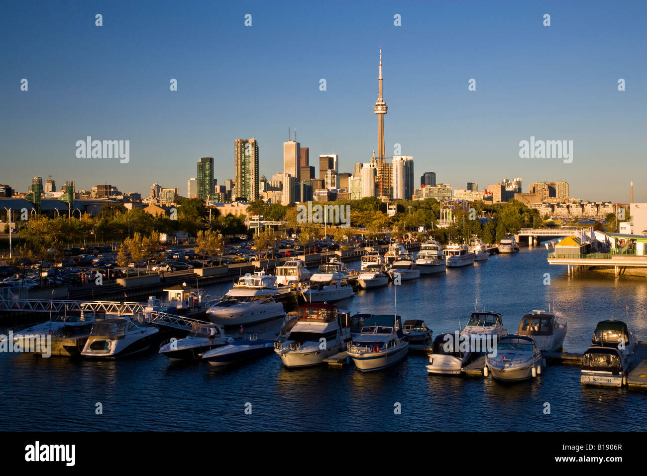 Ville de Toronto et la Place de l'Ontario, Toronto, Ontario, Canada ...