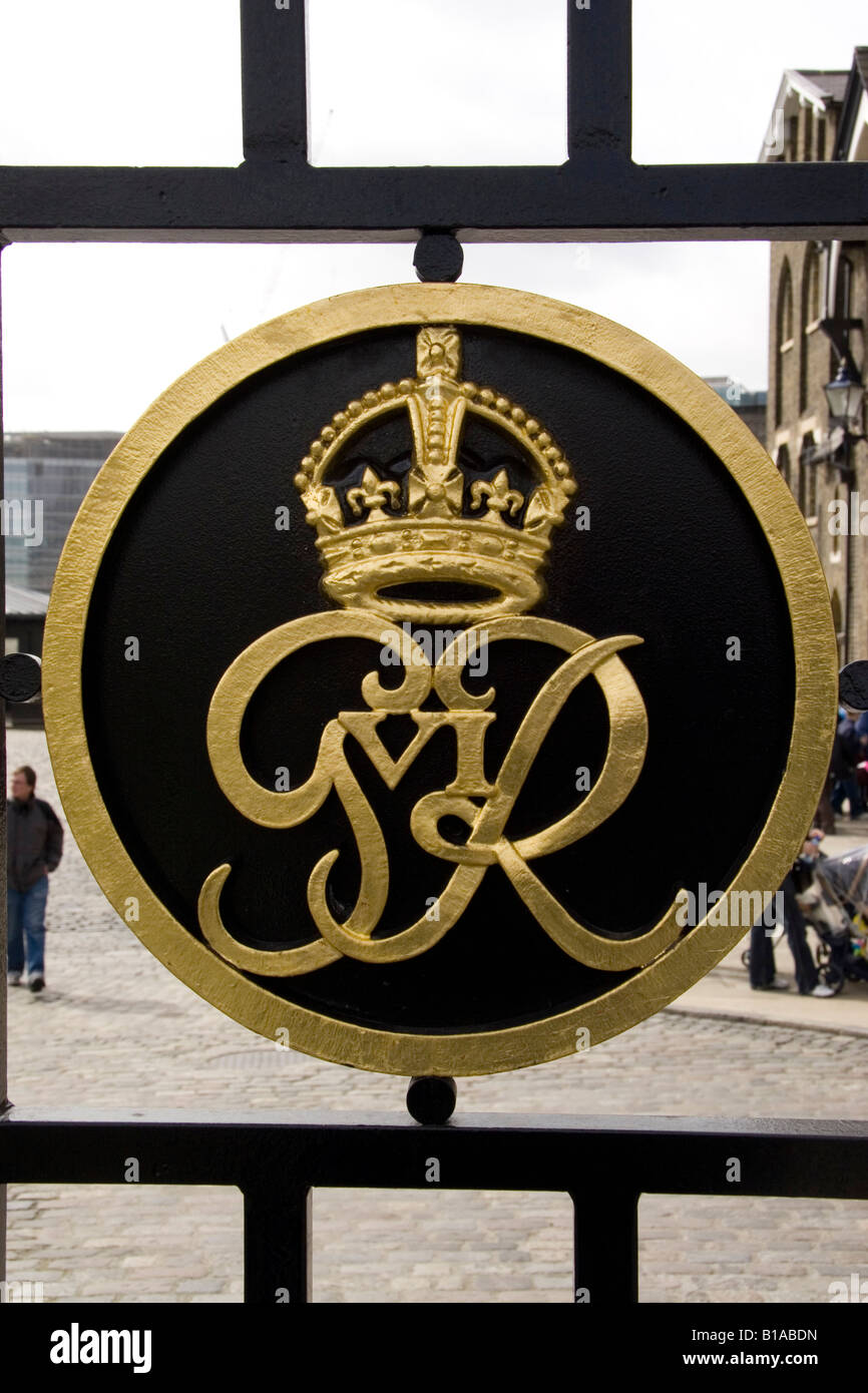Insignes royaux à la Tour de Londres, en Angleterre. GR est l'acronyme ...