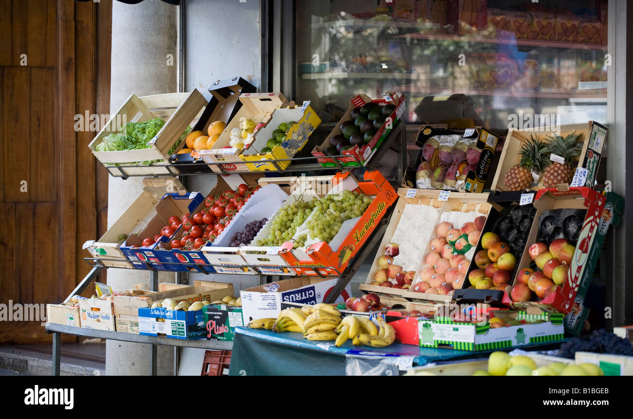 Magasin de fruits et légumes paris Banque de photographies et d’images ...