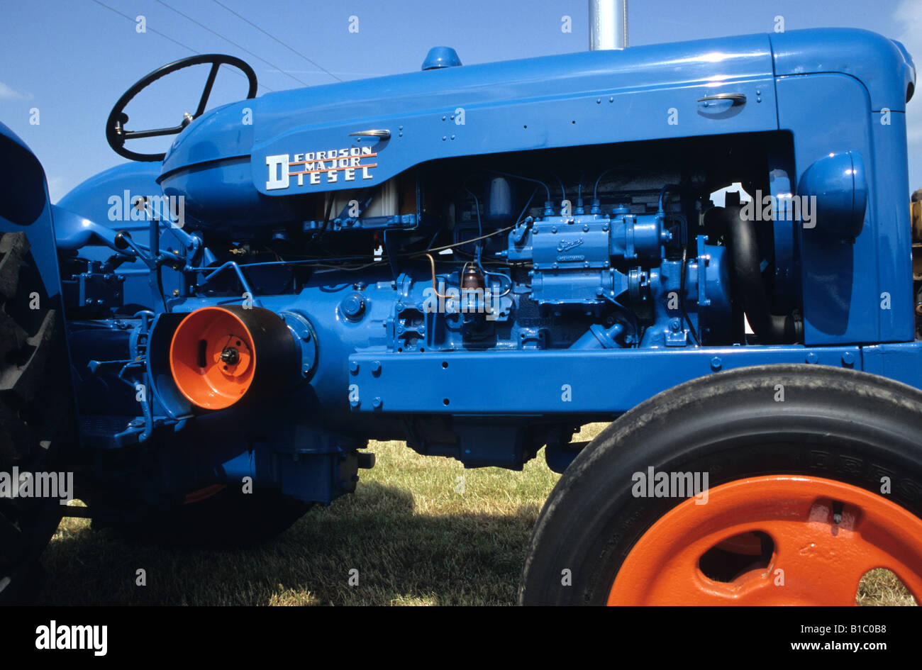 Vintage fordson major diesel tractor Banque de photographies et d ...
