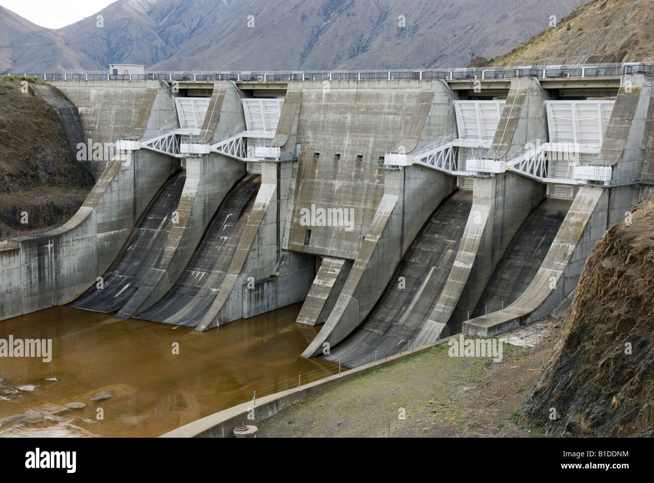 Déversoir du barrage Banque de photographies et d’images à haute ...
