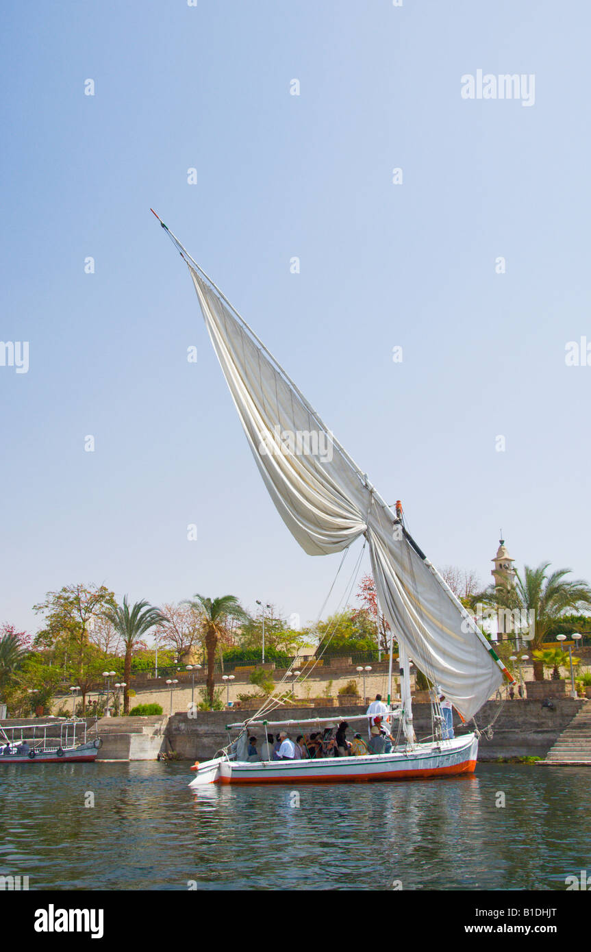 Un navire à voile de la felouque sur le Nil à Assouan Egypte Photo ...