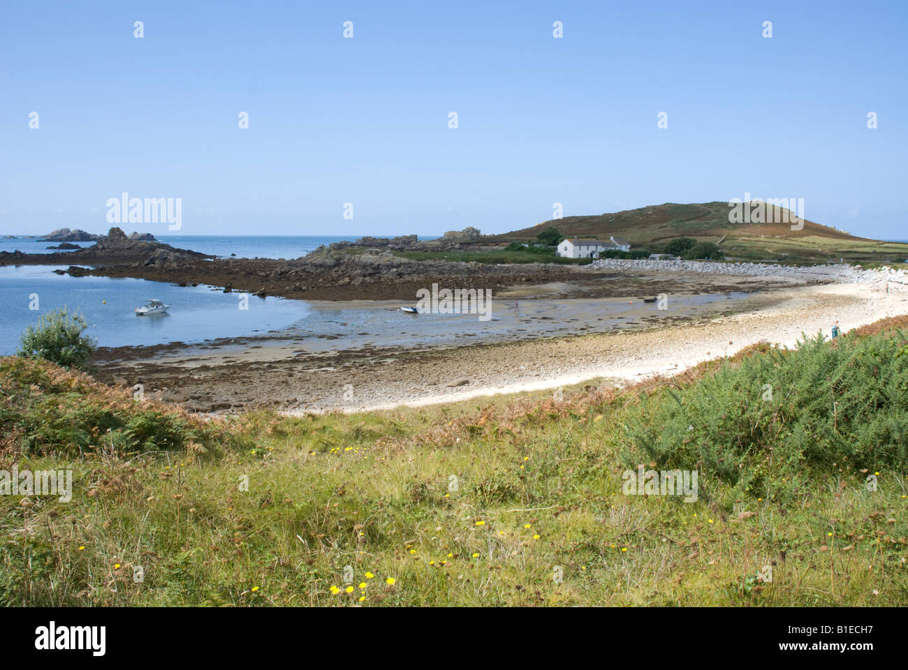 Bryher isles scilly beach boat Banque de photographies et d’images à ...