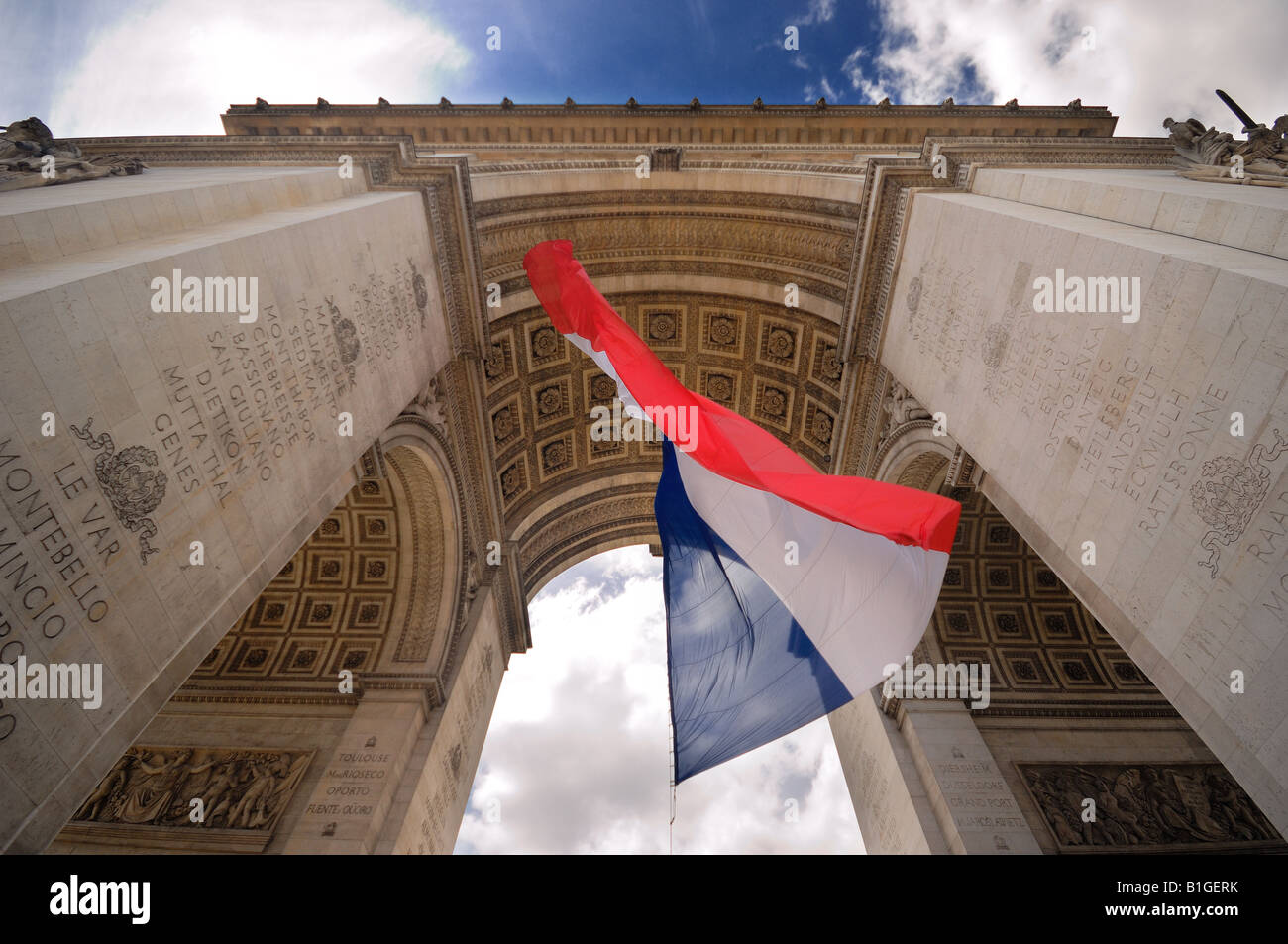 Drapeau France à Paris, l'Arc de Triomphe Photo Stock - Alamy