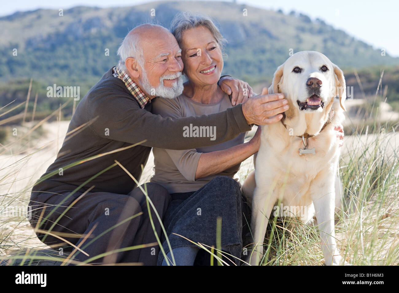 Caresser un chien Banque de photographies et d’images à haute ...
