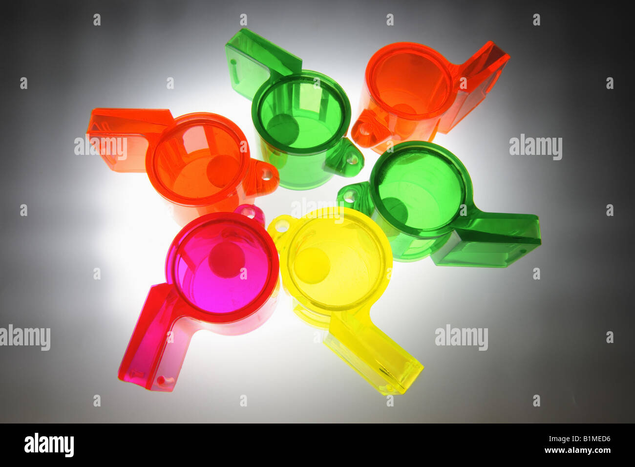 Des sifflets Banque de photographies et d’images à haute résolution - Alamy
