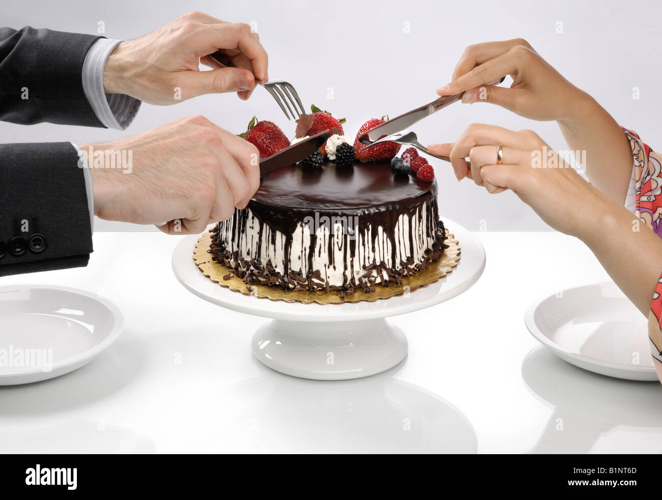 Manger un gâteau au chocolat Banque de photographies et d’images à ...