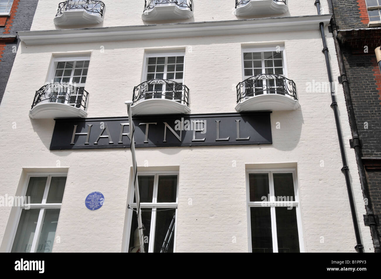 Sir Norman Hartnell Famous court Dressmaker locaux à Mayfair où il a ...