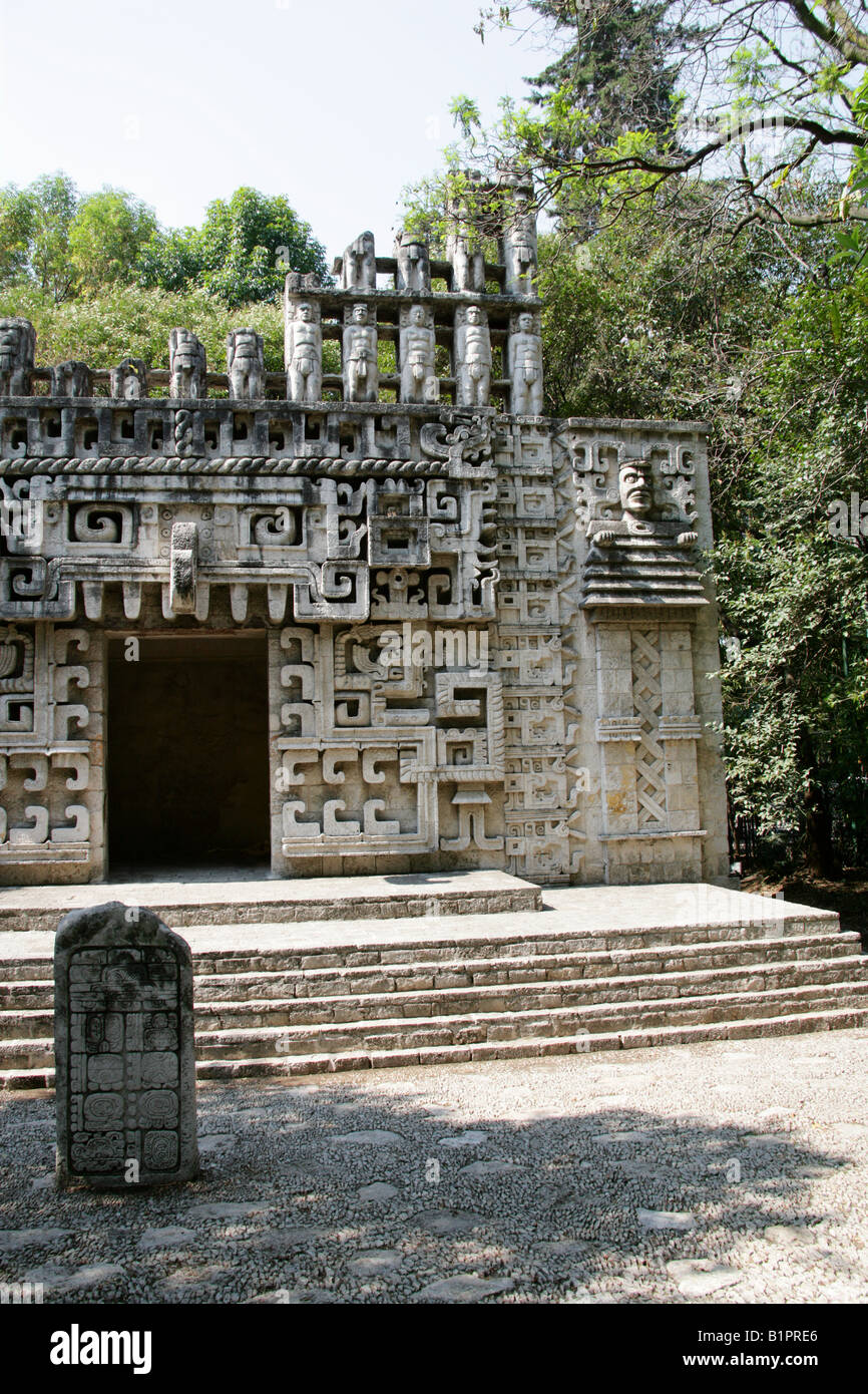 Reconstruction temple maya Banque de photographies et d’images à haute ...