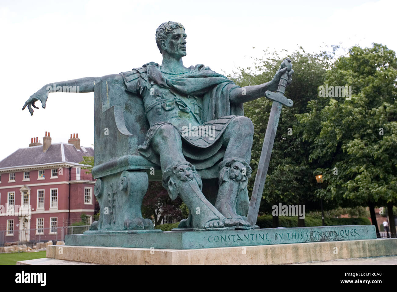 Estatua del emperador romano constantine Banque de photographies et d ...