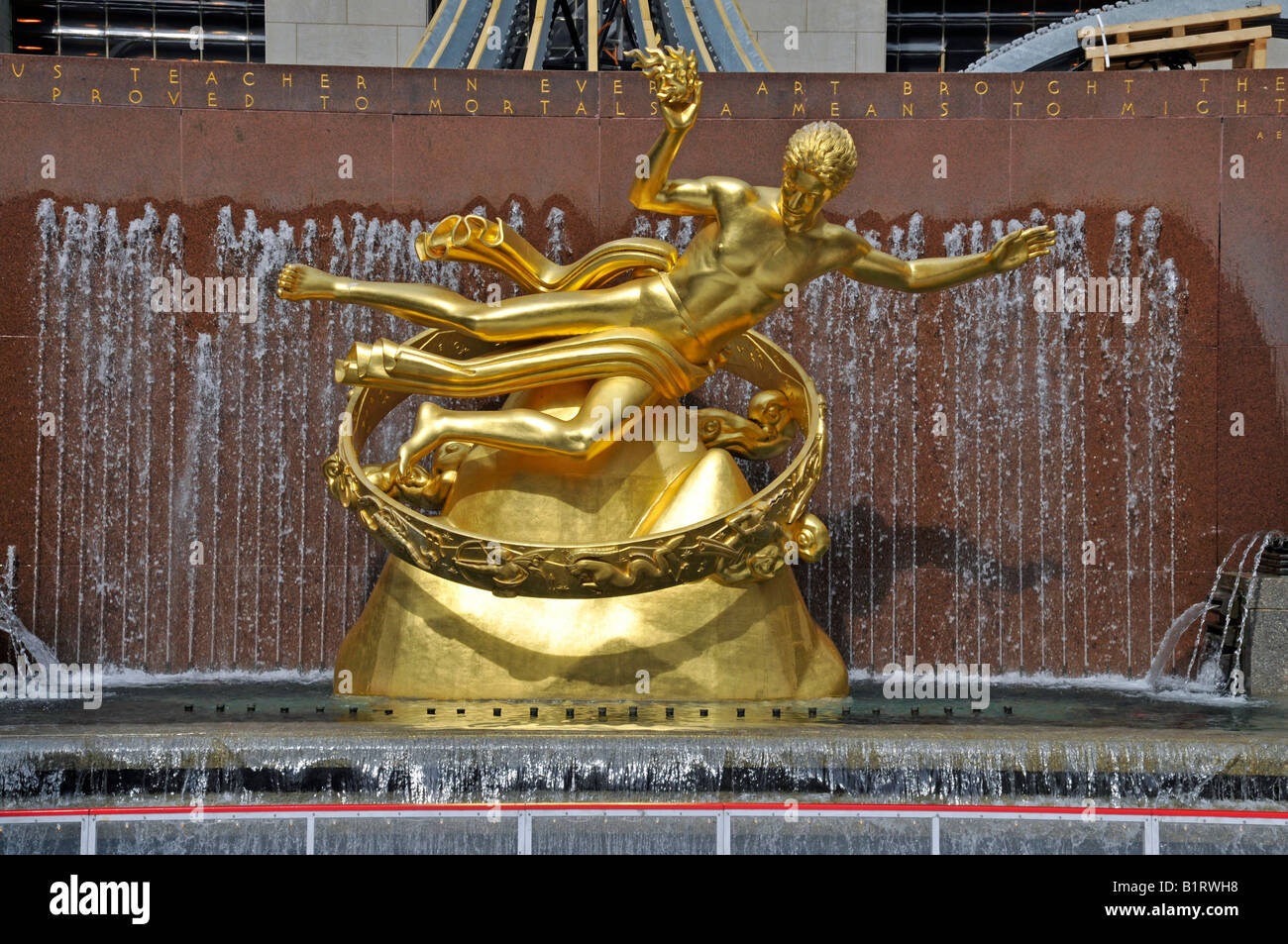 Statue en or de Prométhée par Paul Manship, Midtown, Rockefeller Plaza ...