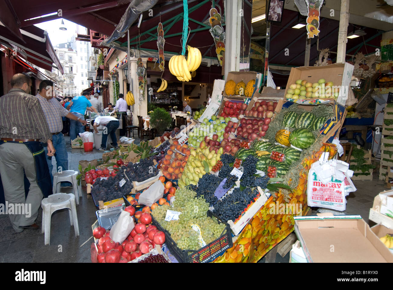 Beyoglu istanbul restaurants night Banque de photographies et d’images ...