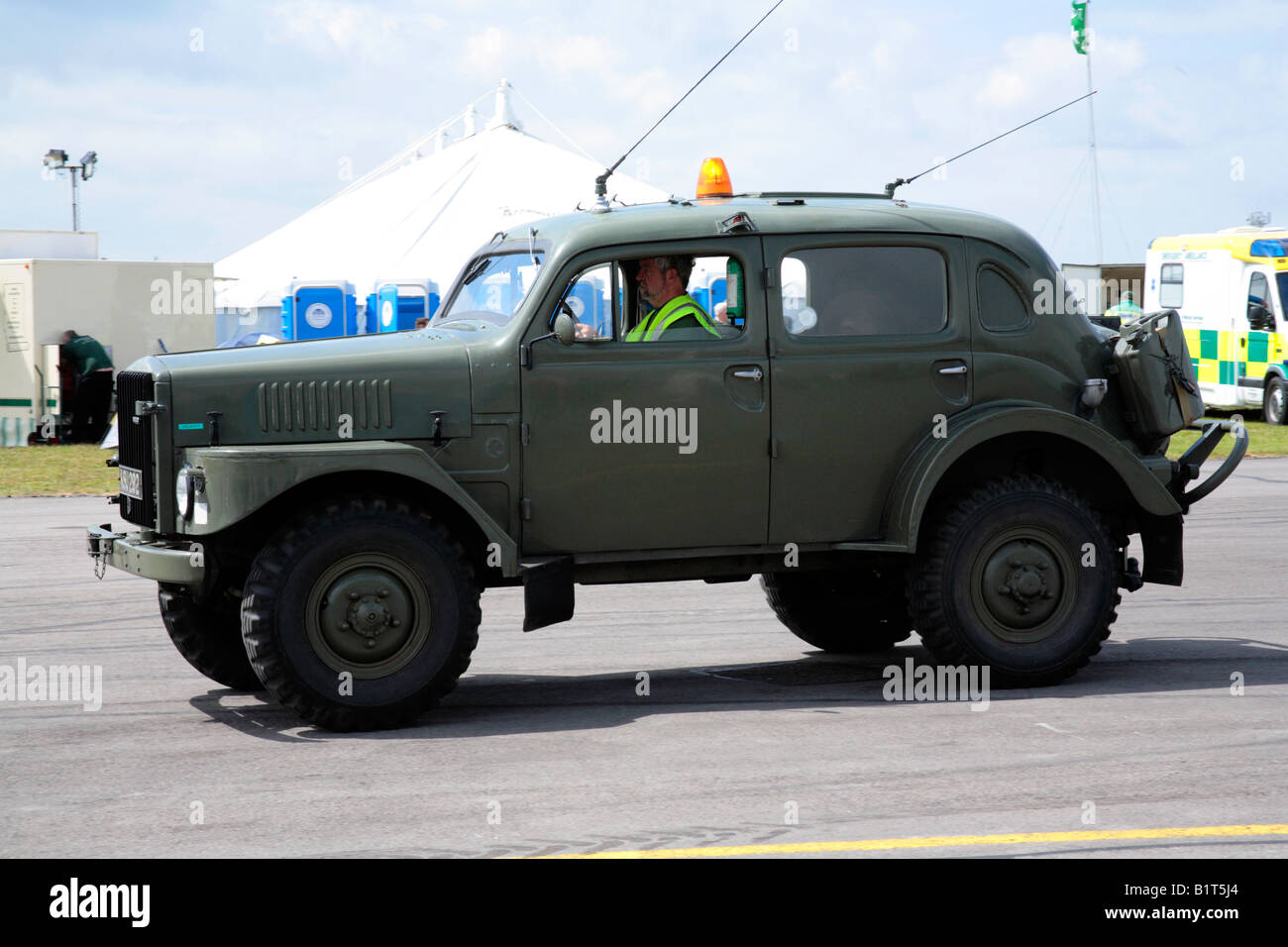 4x4 militaire Banque de photographies et d’images à haute résolution ...