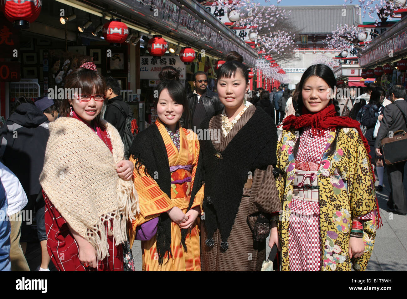 Dame japonaise en kimono traditionnel Banque de photographies et d ...