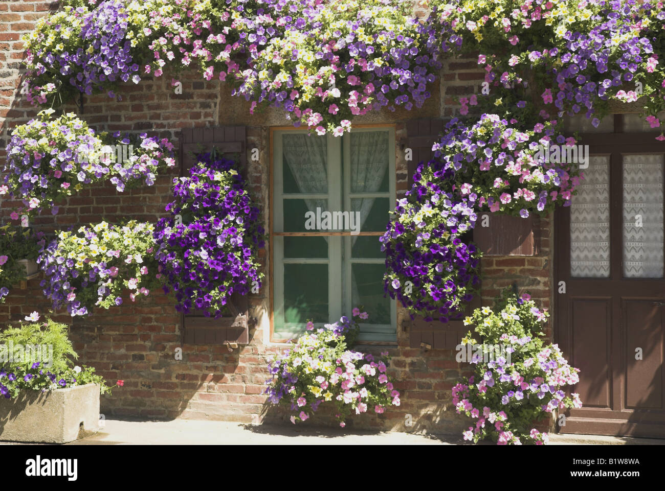 Villages fleuris Banque de photographies et d’images à haute résolution ...