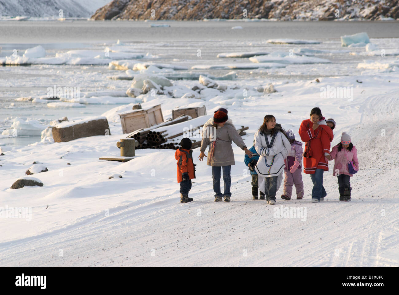 Enfants inuits canada Banque de photographies et d’images à haute ...