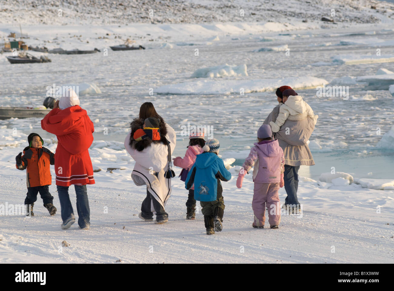 Enfants inuits canada Banque de photographies et d’images à haute ...