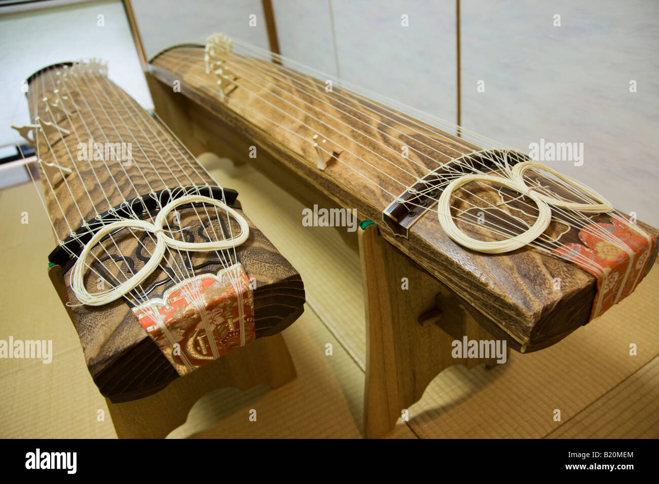 Koto instrument Banque de photographies et d’images à haute résolution ...
