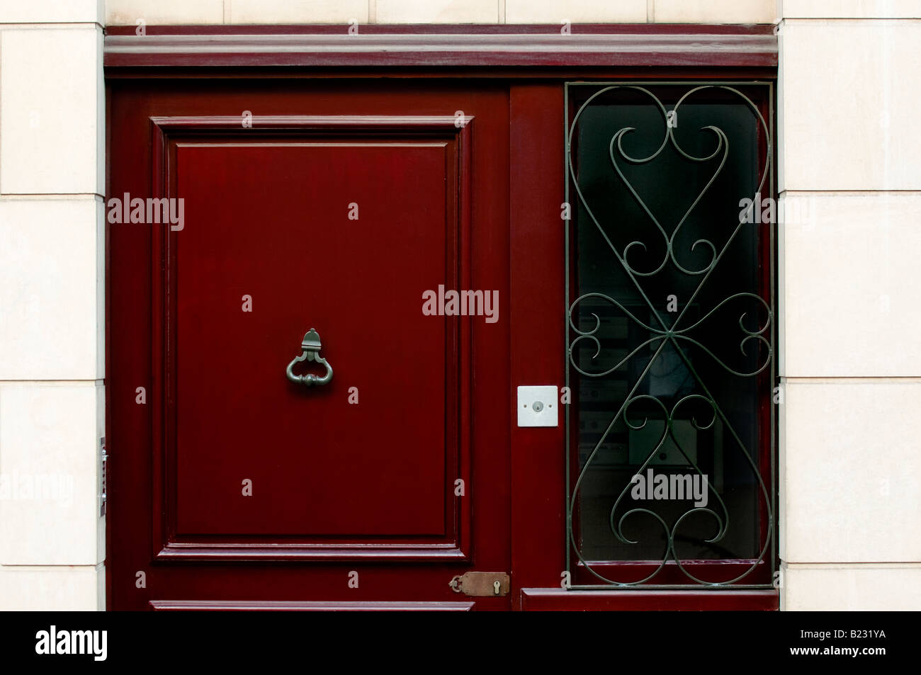 Porte rouge paris france Banque de photographies et d’images à haute ...