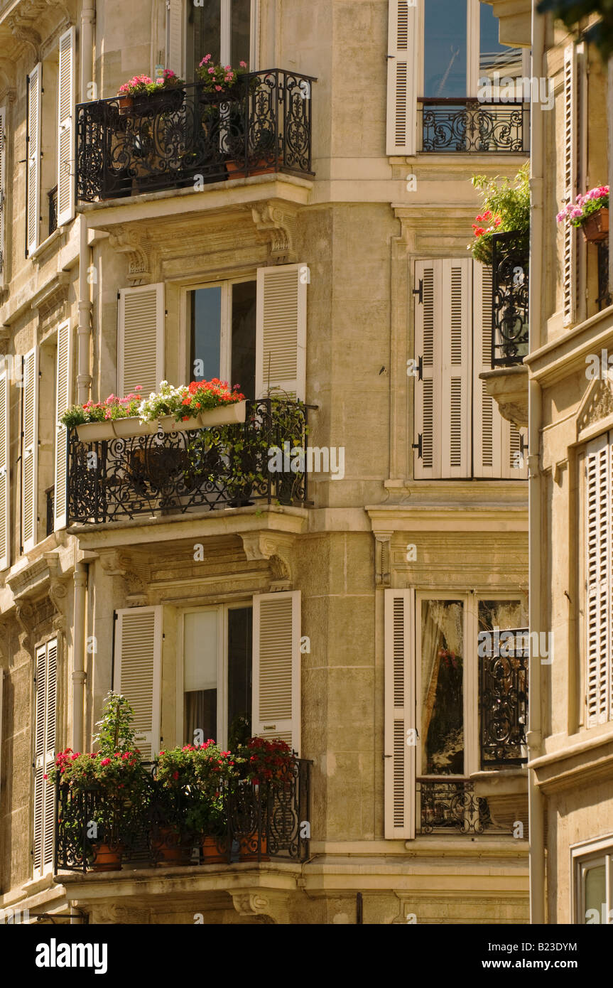 Balcons de paris Banque de photographies et d’images à haute résolution ...