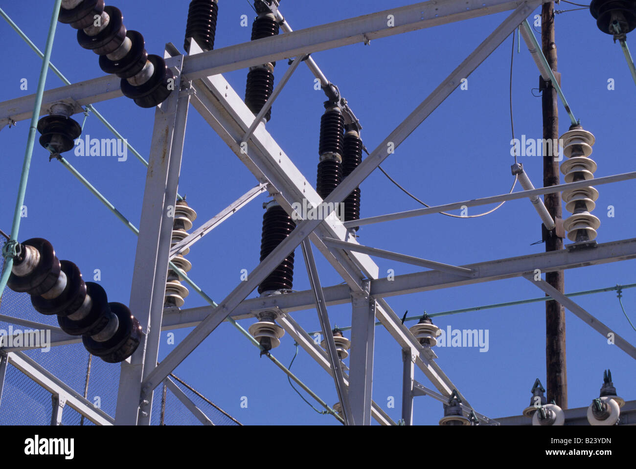 Isolateurs en porcelaine Banque de photographies et d’images à haute ...