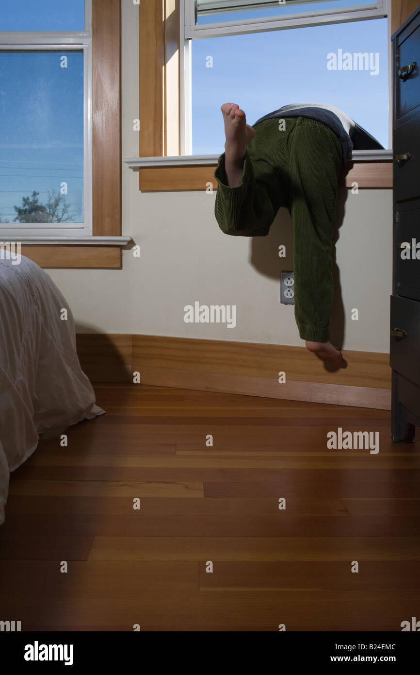 Climbing out window Banque de photographies et d’images à haute ...