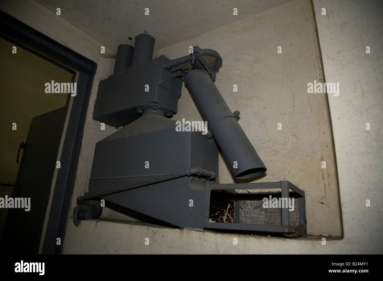 Degesch Zyklon B gaz cyanhydrique pellet dans une chambre de fumigation ...