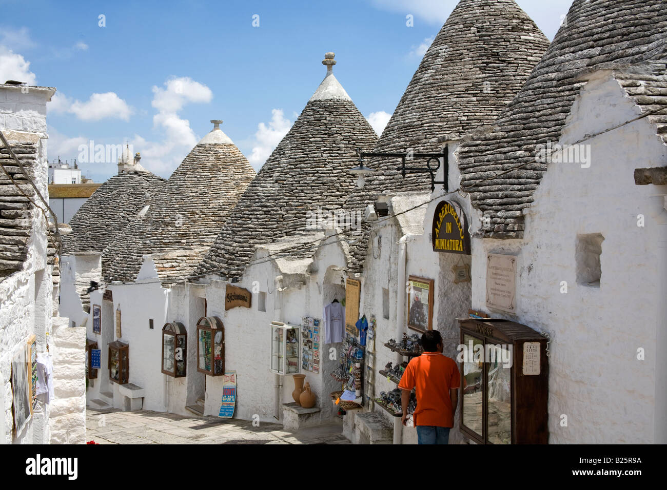 Truillis dans main street et de boutiques touristiques en Italie ...