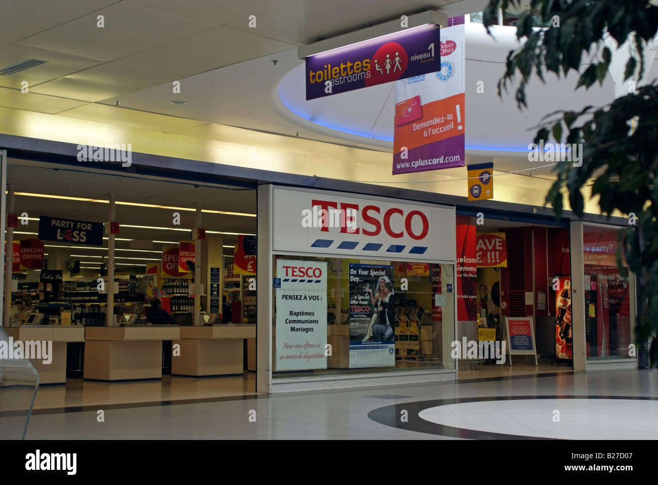 Tesco calais Banque de photographies et d’images à haute résolution - Alamy