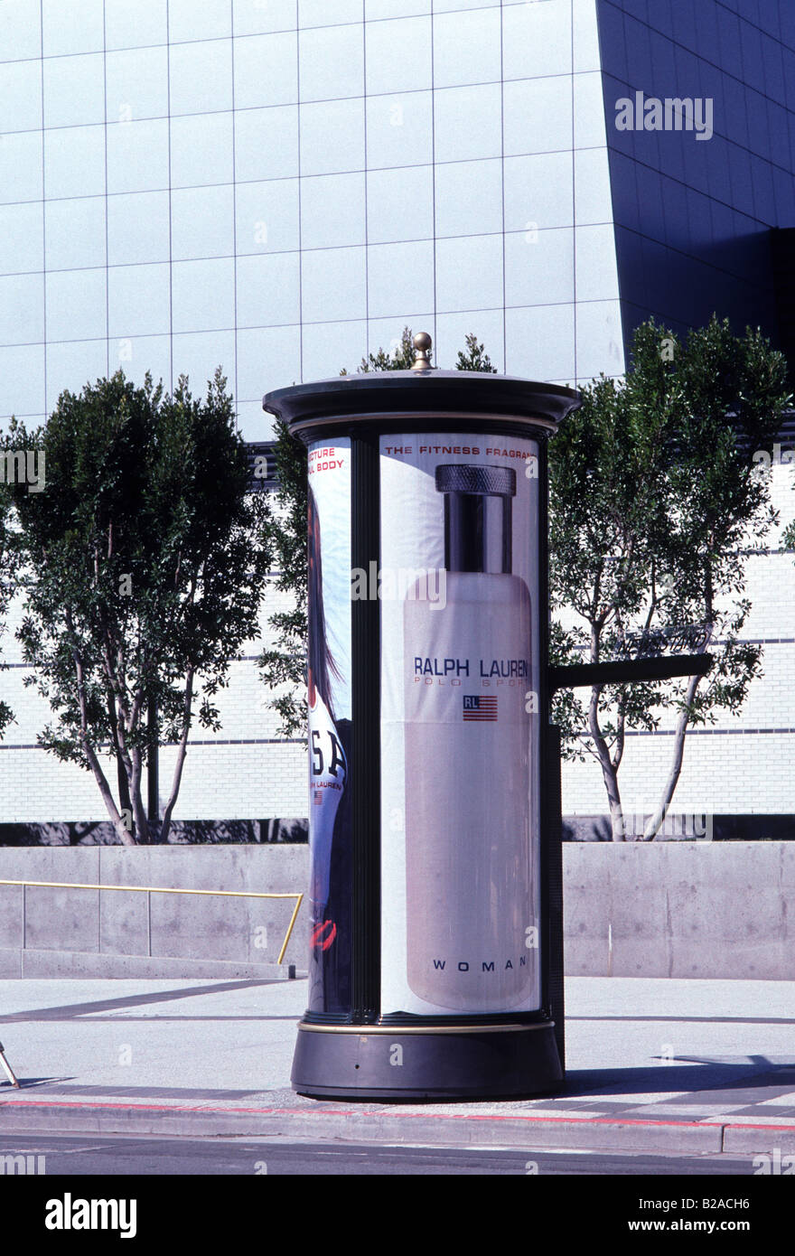 Kiosque publicitaire publicitaire Banque de photographies et d’images à ...