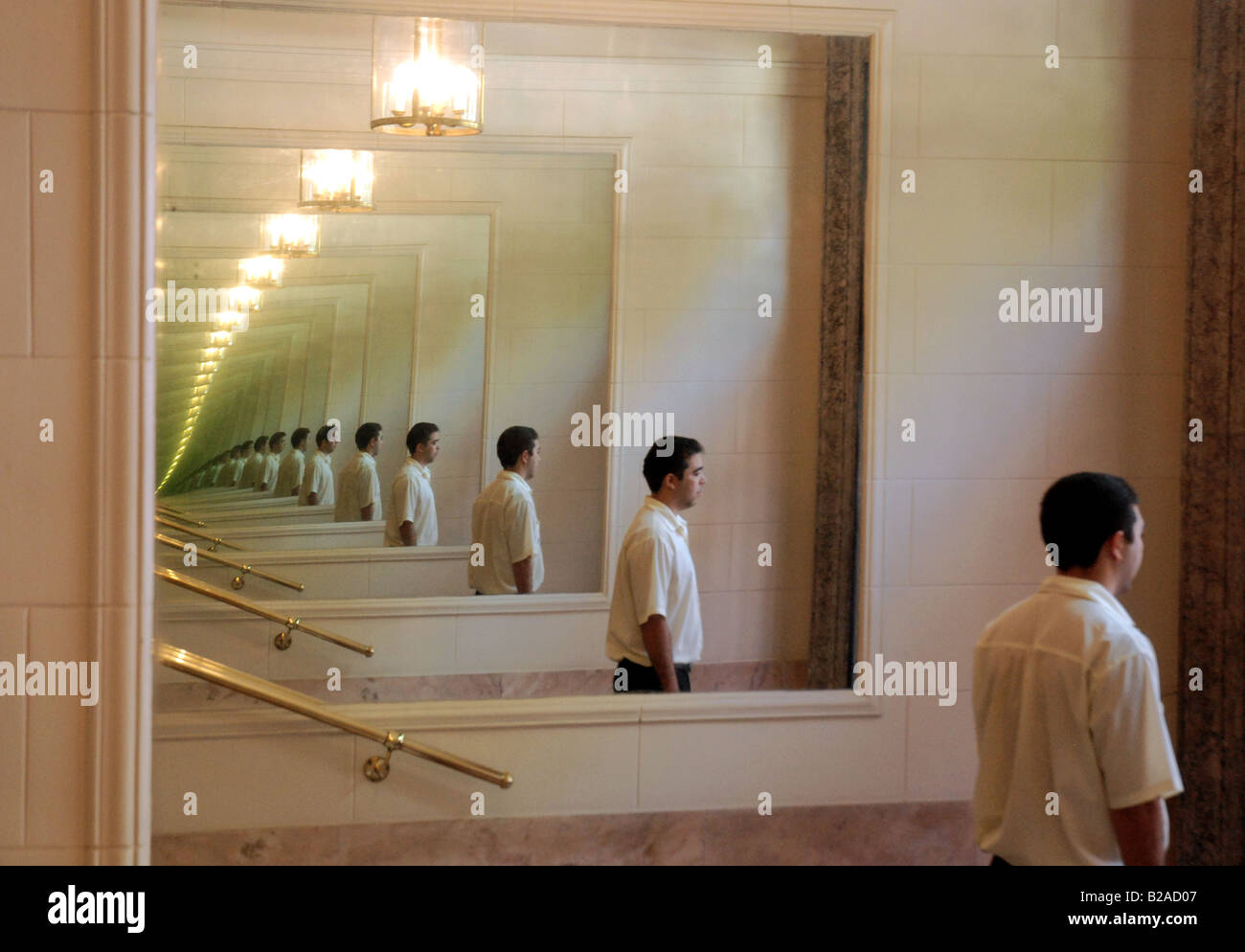 Infinite mirror Banque de photographies et d’images à haute résolution ...