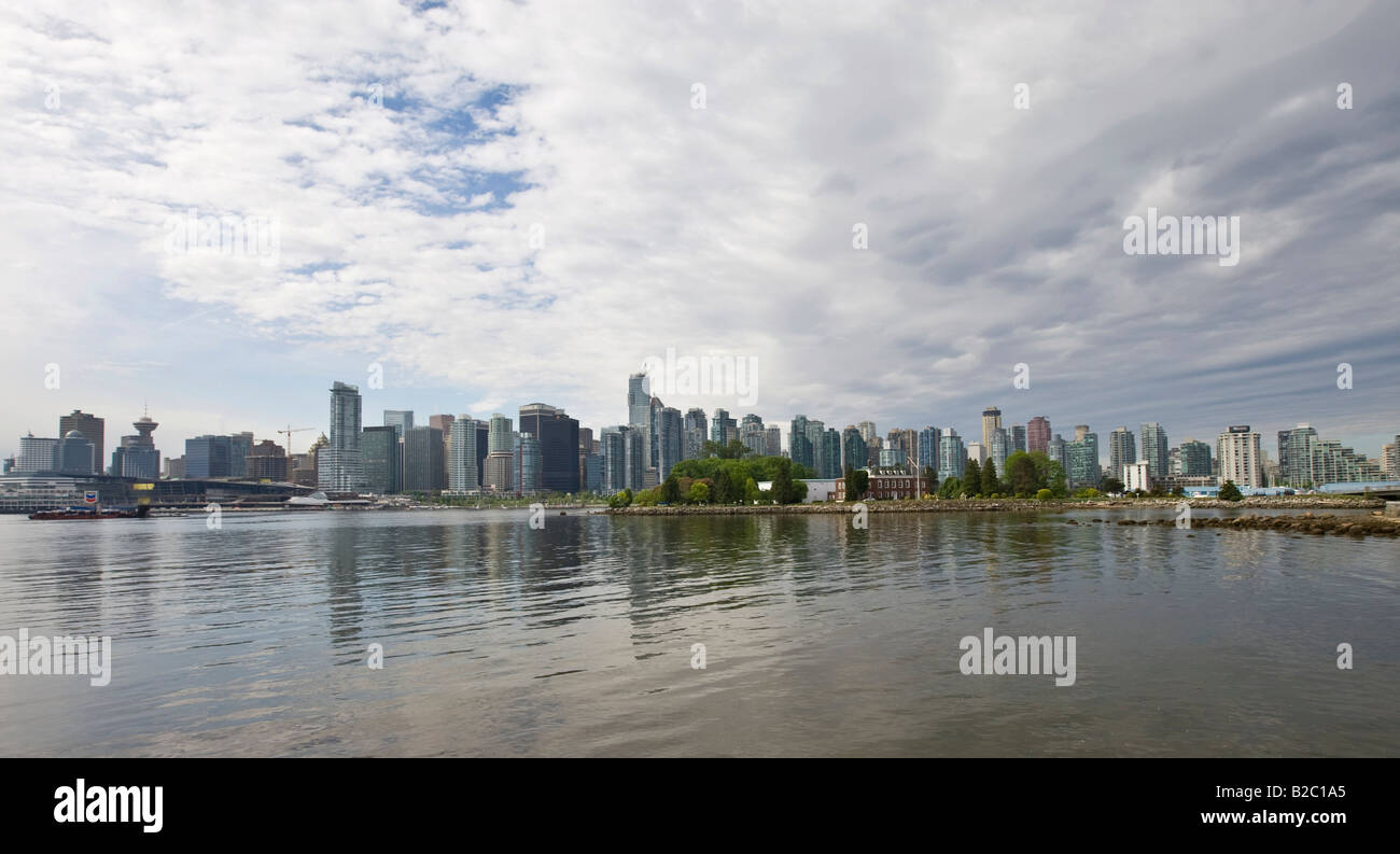 Les immeubles de grande hauteur sur Coral Harbour avec Shaw Tower ...