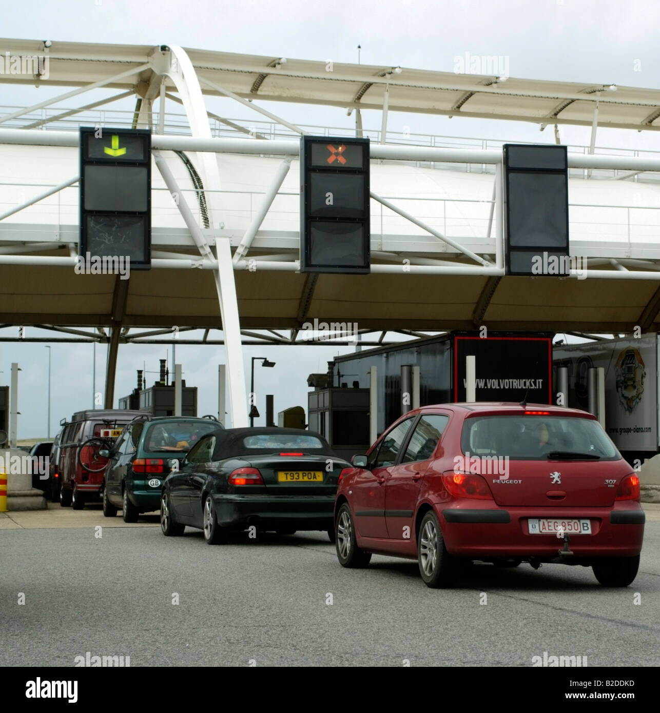 La station de péage d'autoroute française sur l'A16 l'autoroute du nord ...
