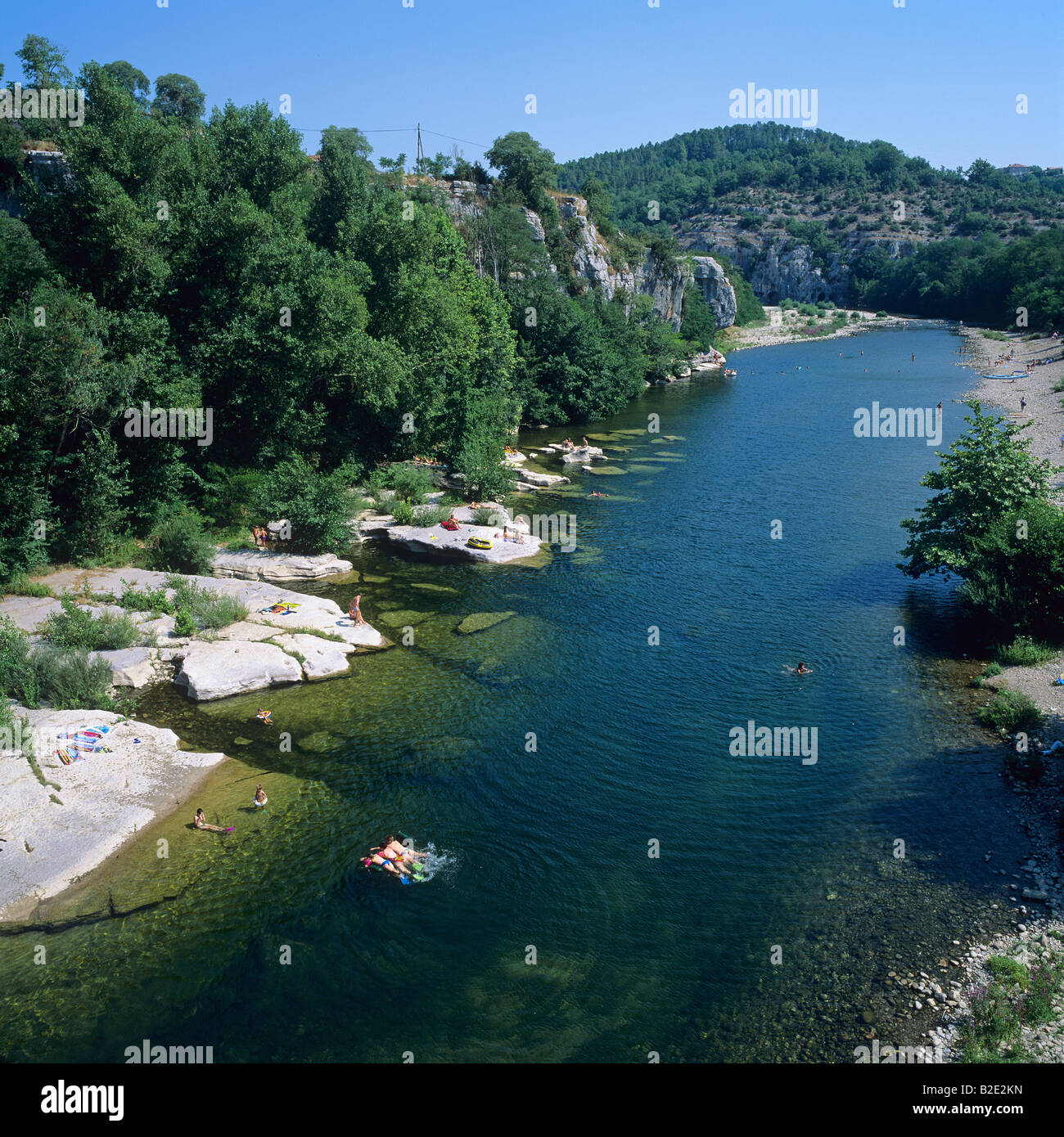 Plage rocheuse par la rivière chassezac gorges du chassezac Ardèche ...
