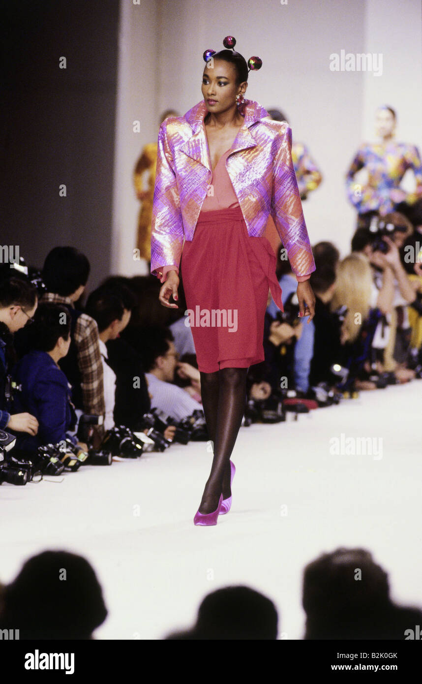 Yves saint laurent 1989 Banque de photographies et d’images à haute ...