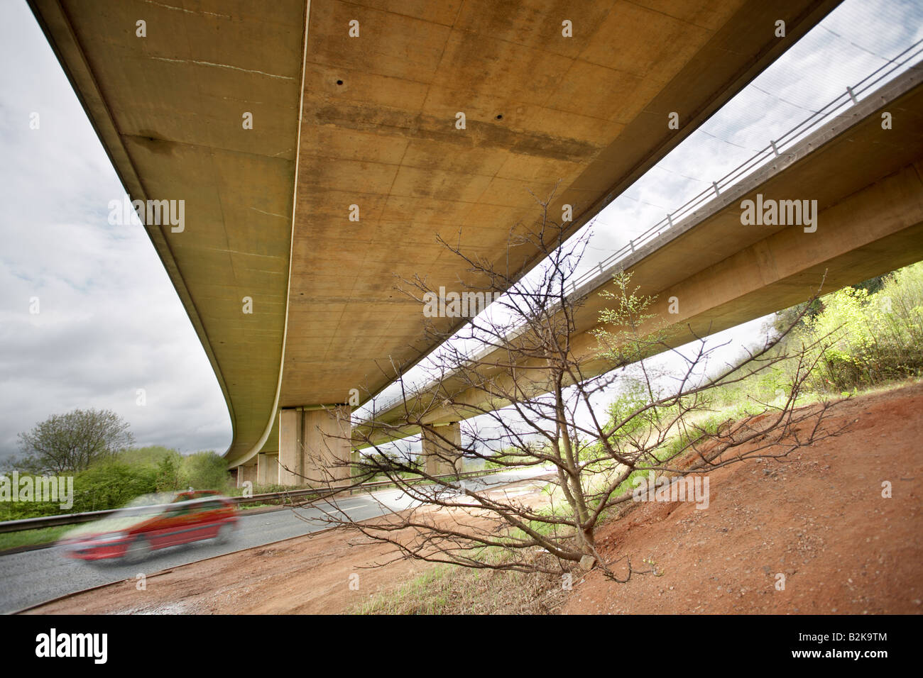 L'autopont de l'autoroute - il s'agit d'une image HDR à partir de ...