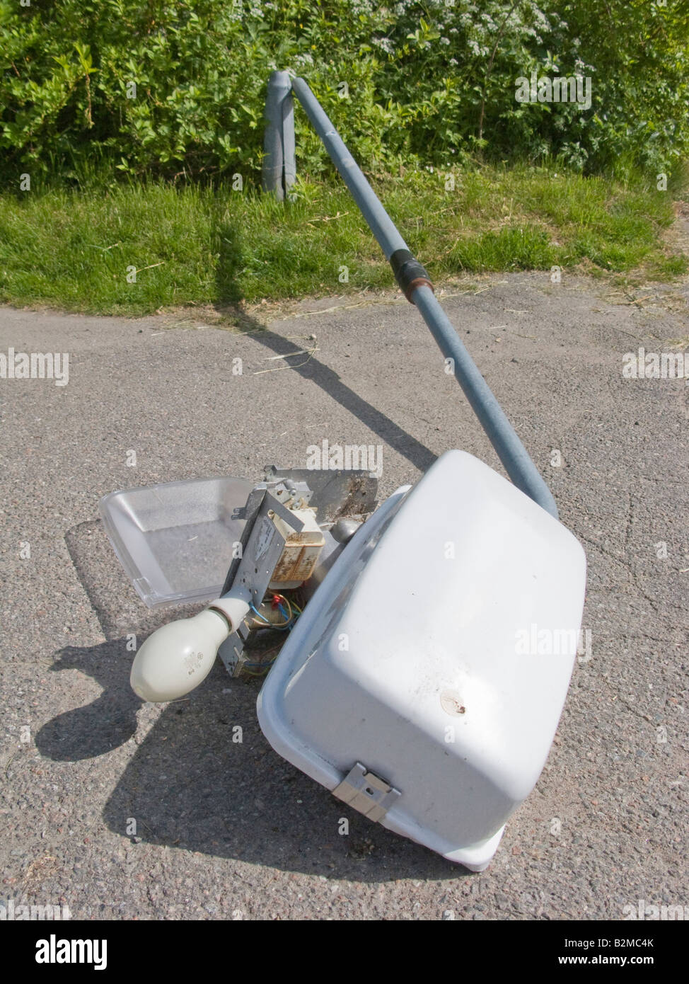 Broken lamp post Banque de photographies et d’images à haute résolution ...