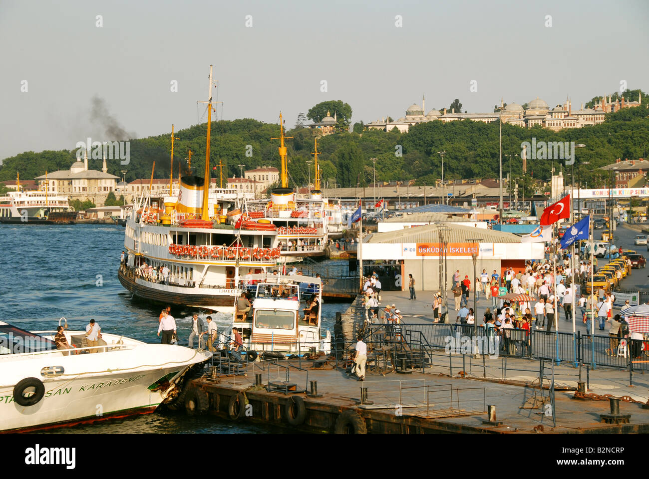 Quai du terminal des ferries Banque de photographies et d’images à ...
